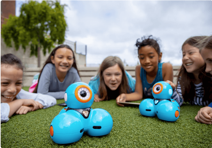 ES | Fun with Robots | Spaß mit Robotik – accadis International School